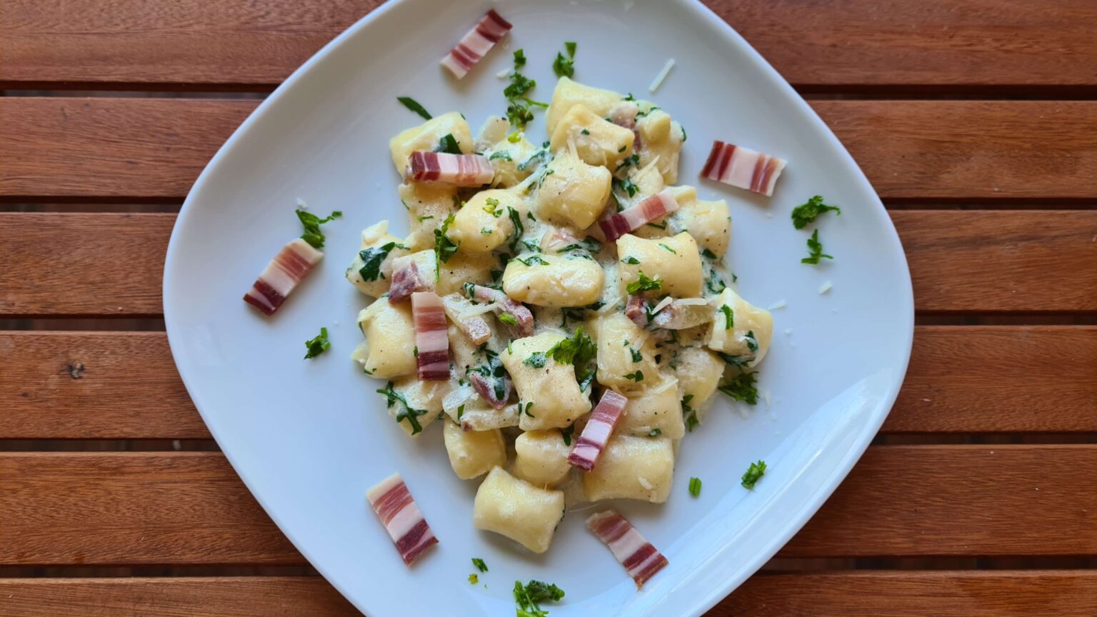 Njoki u umaku od pancete, parmezana i rikule - Mamin ručak